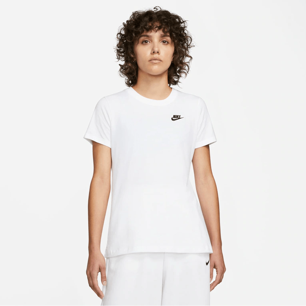 Camiseta Nike Sportswear Club Feminina DN2393 - meiassaojose